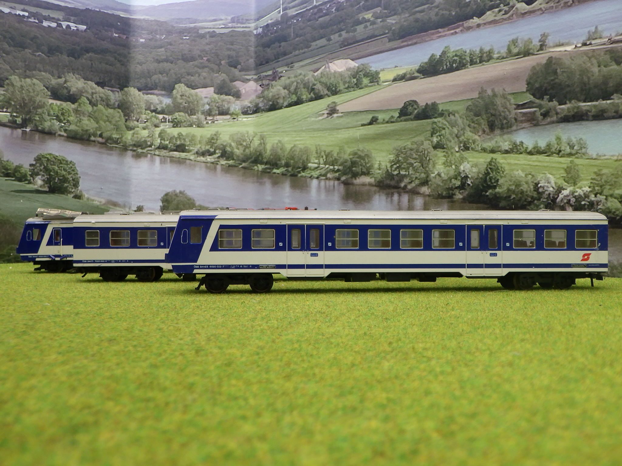 KLEIN MODELLBAHN H0 Triebwagen ÖBB BR 4020 3-tlg (RR) H0052 EUR 44,94 ...